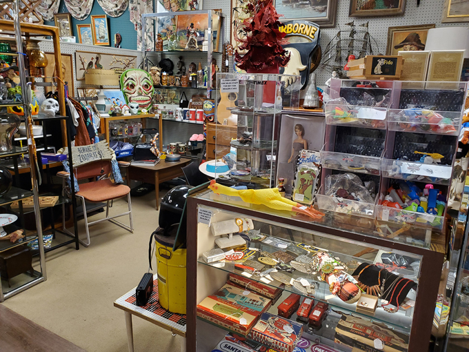 Town Peddler Craft and Antique Mall 8