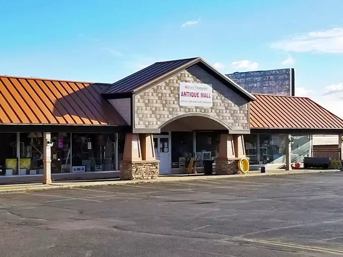 Wally's Treasures Mall 1