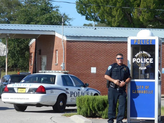 worlds smallest police station 5