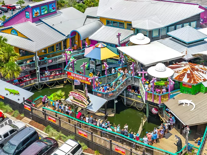 fudpuckers beachside bar grill 1