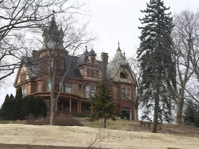 Henderson Castle 1