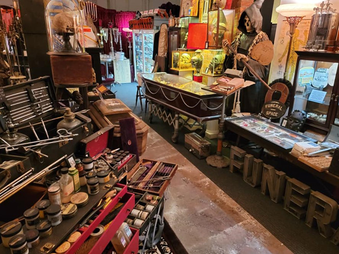 Laid To Rest Antiques & Oddities 5