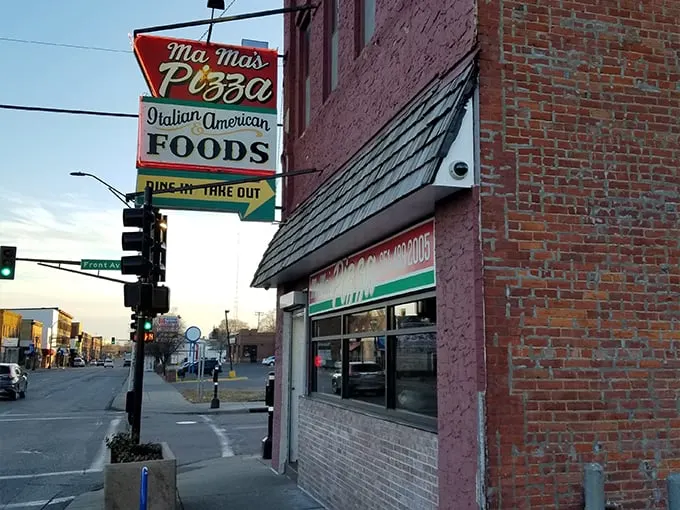 Mama's Pizza 1