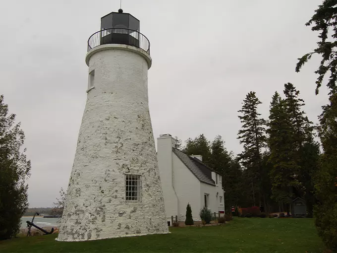 Old Presque Isle Lighthouse 1