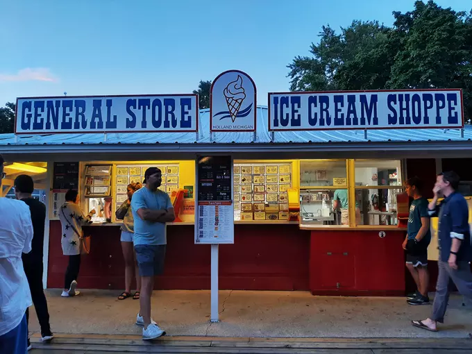 Ottawa Beach General Store 9