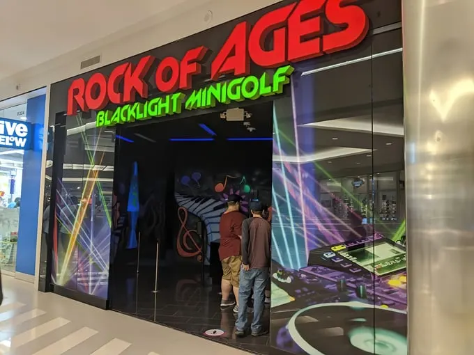 Rock of Ages Blacklight Minigolf 1