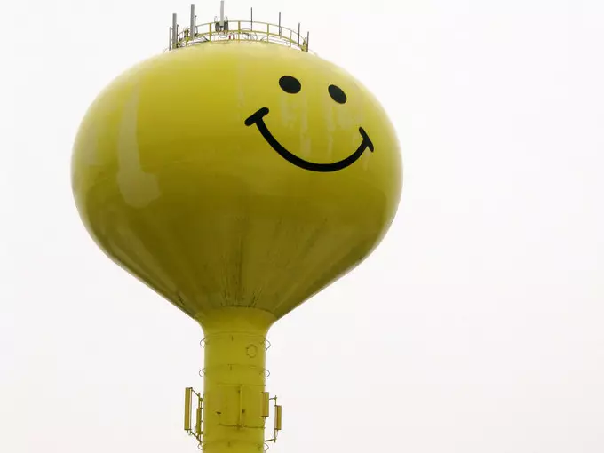 smiley face water tower 4