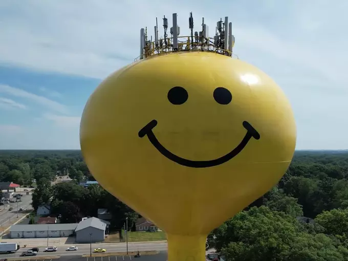 smiley face water tower 9