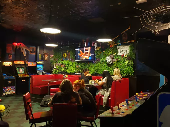 Stella’s Lounge 8
