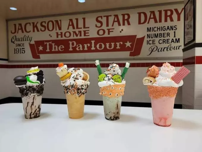 The Parlour of Jackson 6
