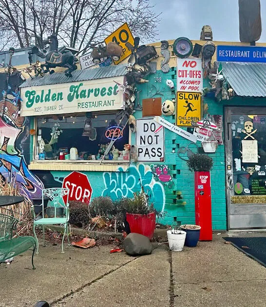 kitschy breakfast restaurant michigan ftr