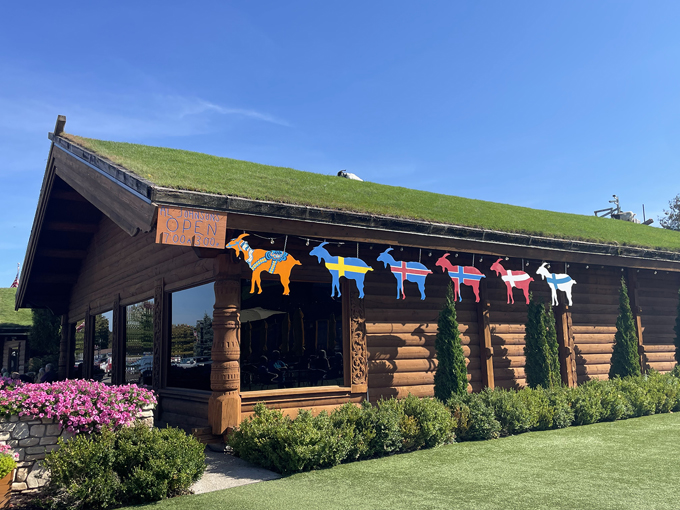 Al Johnson’s Swedish Restaurant & Butik 1