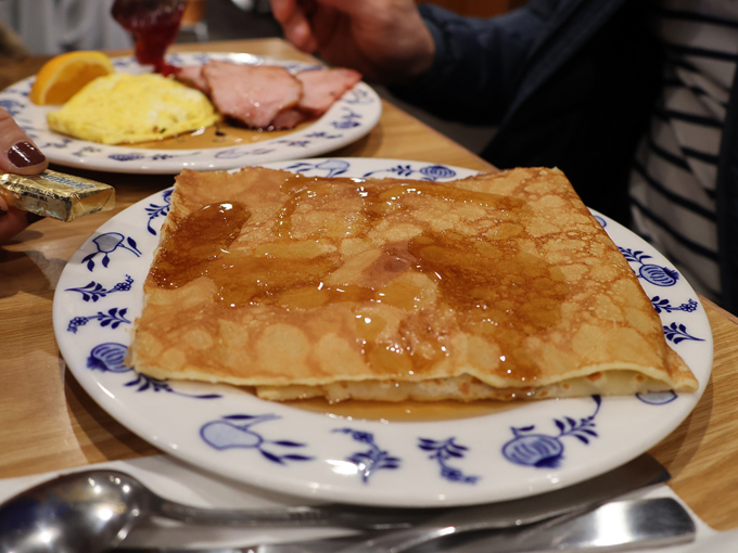 Al Johnson’s Swedish Restaurant & Butik  4
