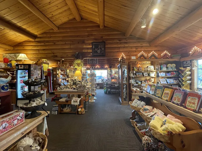 Al Johnson’s Swedish Restaurant & Butik  7