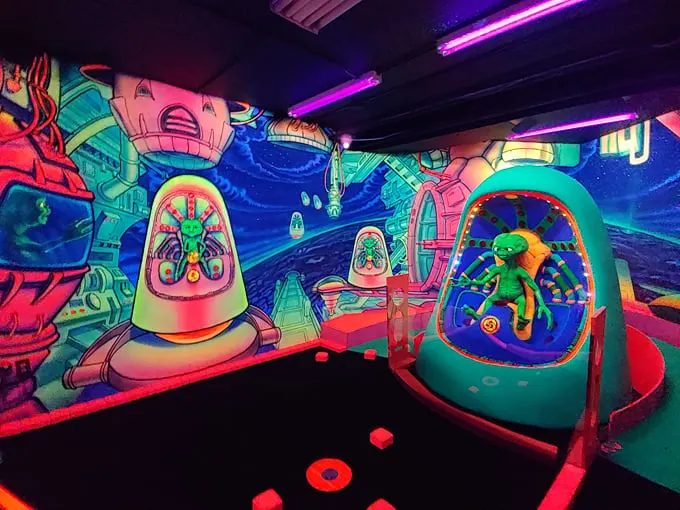 alien vacation mini golf 3