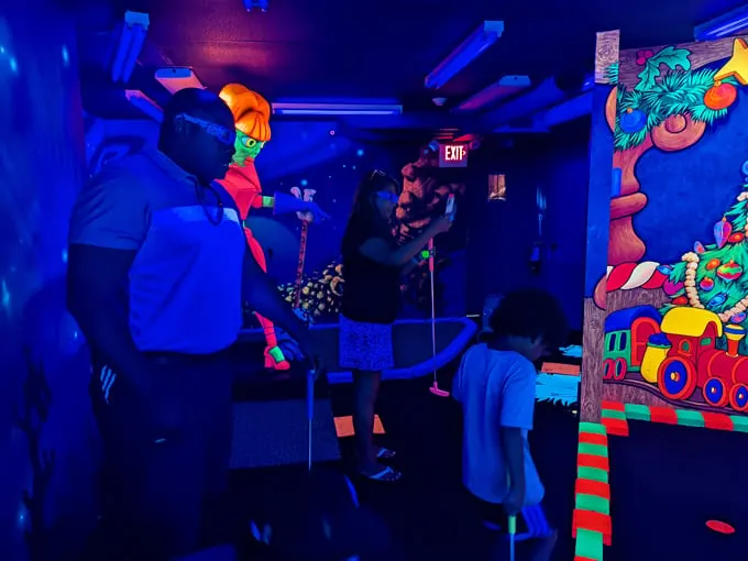 alien vacation mini golf 5