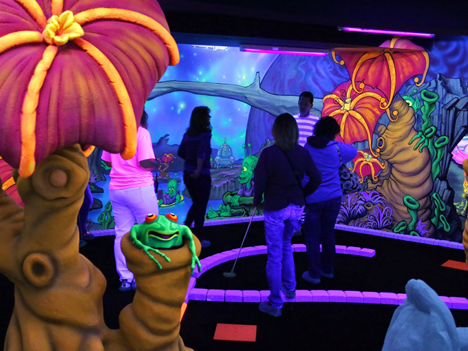 alien vacation mini golf 6