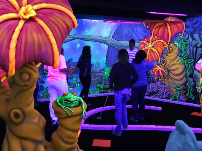 alien vacation mini golf 6