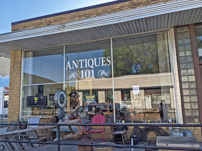 Antiques 101 & Collectibles 1