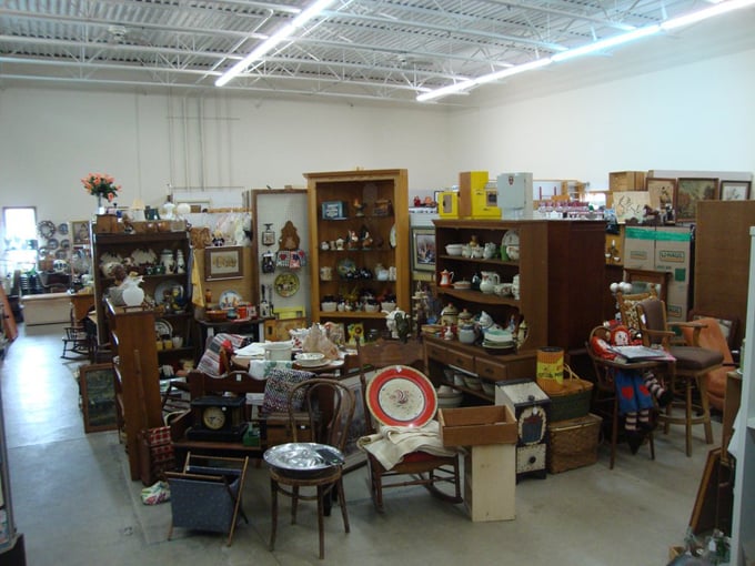 Antiques 101 & Collectibles 3