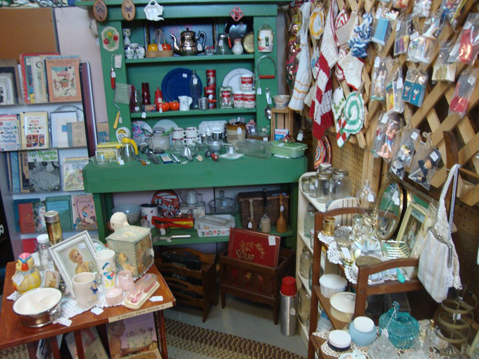 Antiques 101 & Collectibles 6