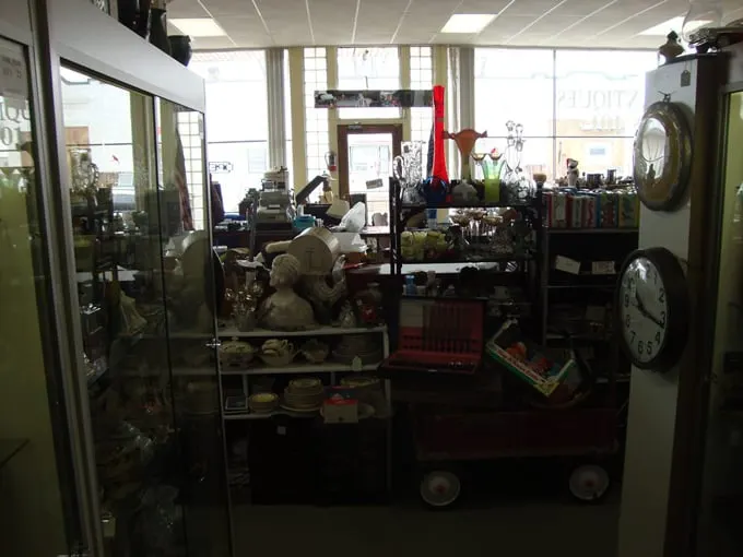 Antiques 101 & Collectibles 9