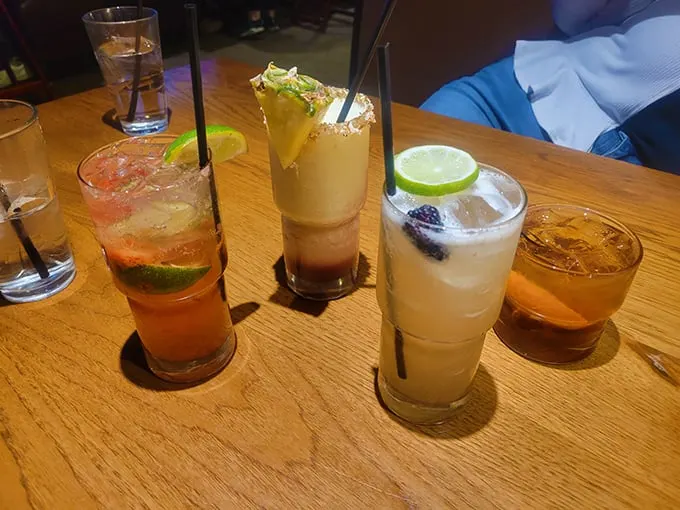 B-Lux Grill & Bar 8