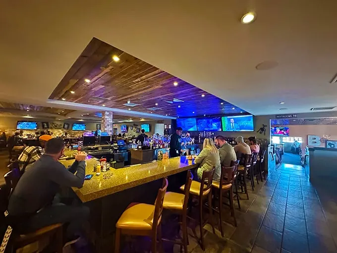 B-Lux Grill & Bar 9