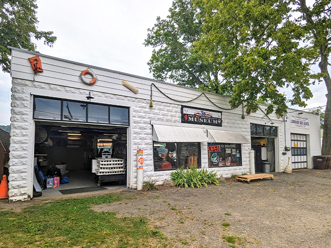 Cardboard Boat Museum 1