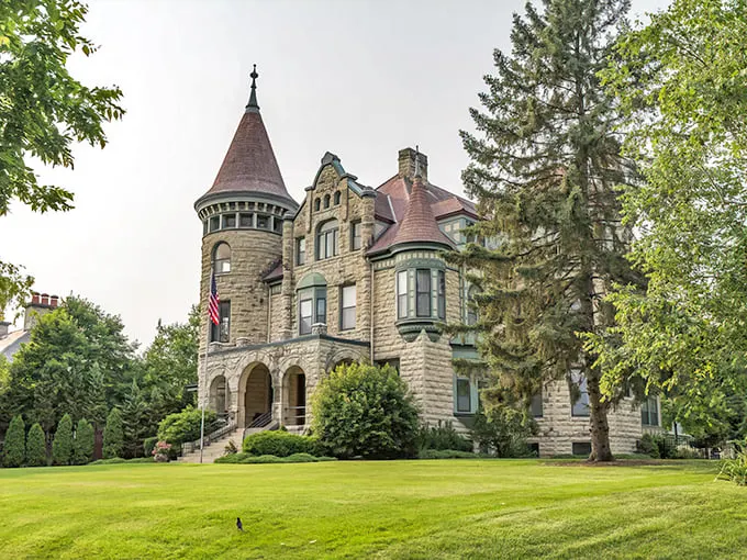 Castle La Crosse Bed and Breakfast