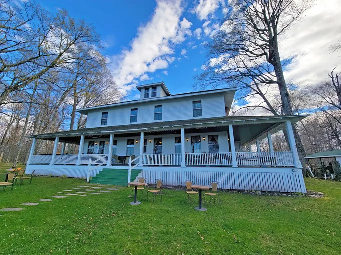 Chamberlin's Ole Forest Inn 1
