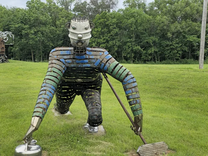 dale lewis sculpture garden 1