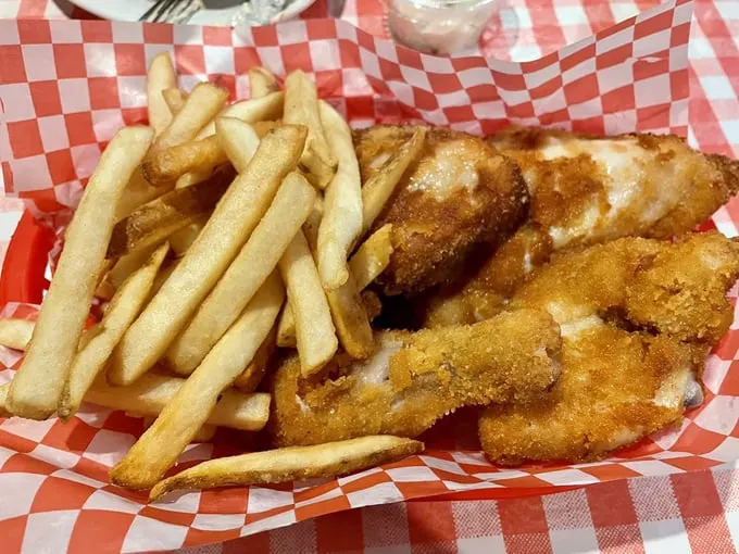 Dell Rhea's Chicken Basket 7