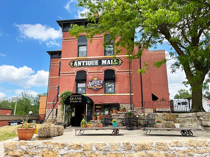 Elizabeth's Grand Antique Co. 1