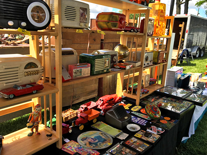 Elkhorn Antique Flea Market 8
