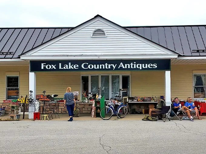 Fox Lake Country Antique Mall 1
