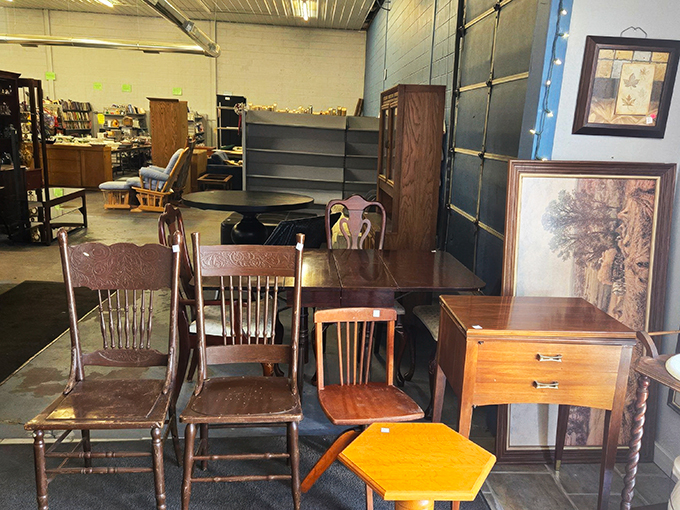 Free, Cheap, and Antique Store - Thrift Store 6
