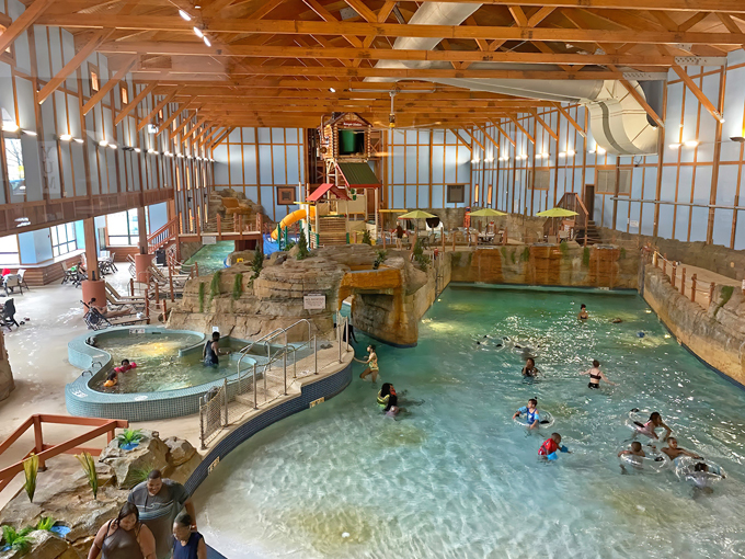 Grizzly Jack's Grand Bear Resort 1
