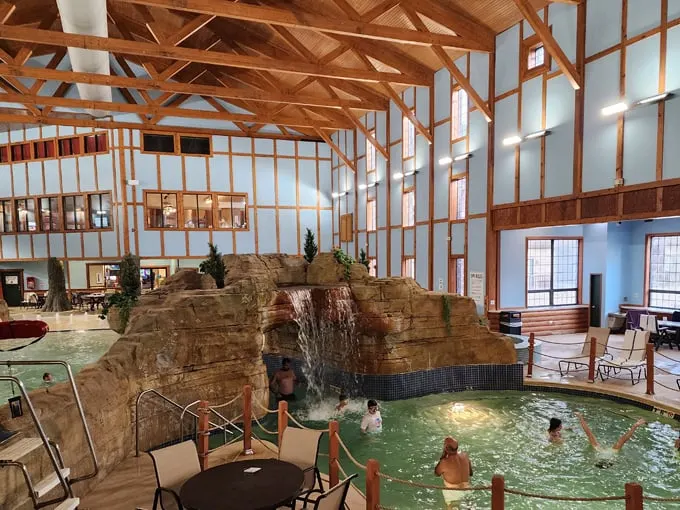 Grizzly Jack's Grand Bear Resort 7