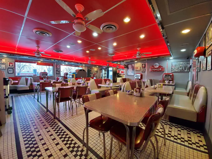 Gus's Diner 2