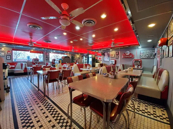 Gus's Diner 2