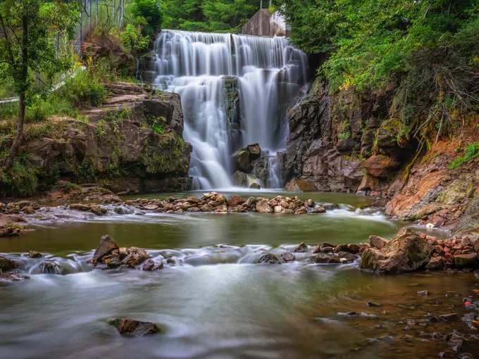 Lake Redstone Waterfall 1
