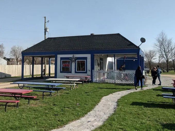 Laura’s Little Burger Joint 2