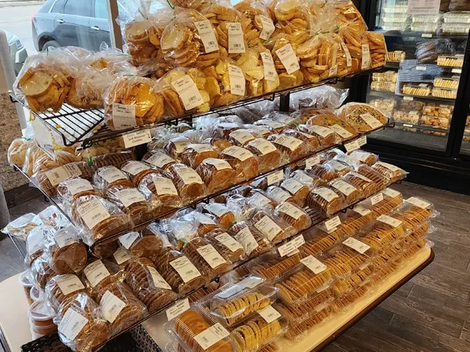 Linda's Bakery 5