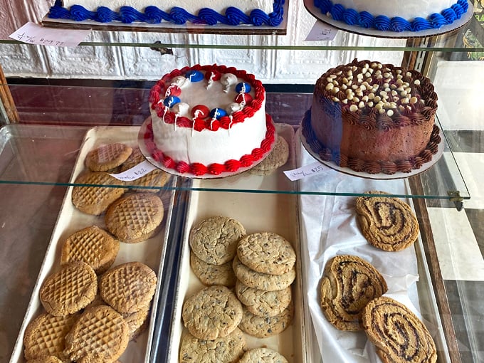 Lindsey's Bakery 5