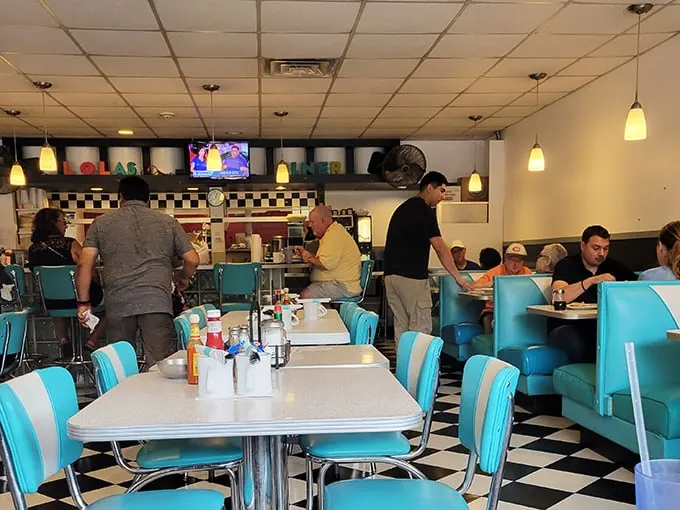 Lola's Diner 8