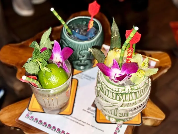 Lola's Pizza & Tiki Bar 8