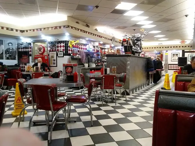 Mega Classic Diner 8