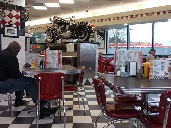 Mega Classic Diner 9