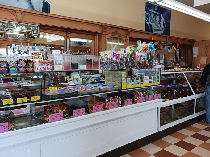 Oaks Candy Corner 9